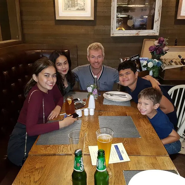 6 Potret Rebecca Klopper dan Ayahnya yang Berasal dari Australia ...