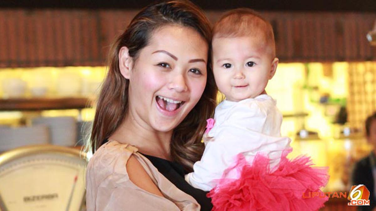 Indah Kalalo Didik Anak Jadi Model - ShowBiz Liputan6.com