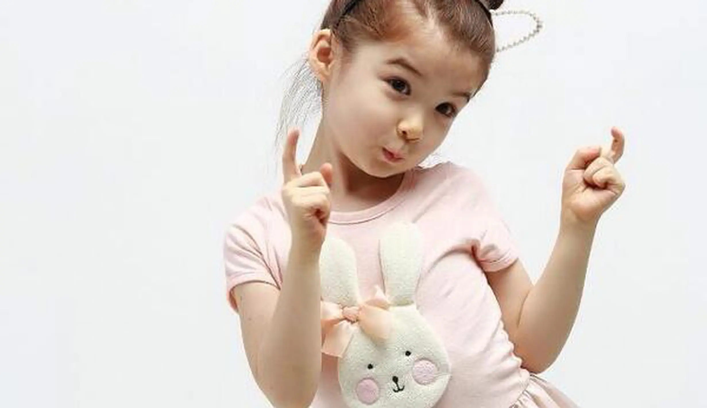 Pesona Lauren Lunde, Model Super Cute Dari Korea