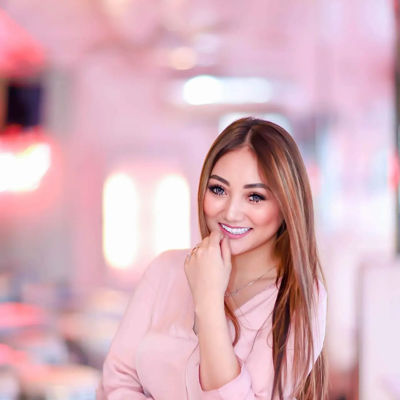 7 Potret Sassha Carissa, Model Menawan yang Merambah Dunia Presenter ...