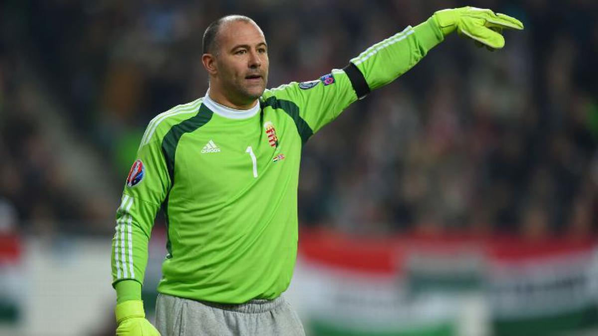 Tak Cuma Celana Jadul, Kiper Hongaria Ternyata Punya Jimat lain - Bola ...