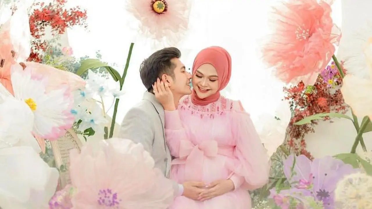 9 Gaya Maternity Shoot Ria Ricis dengan Ragam Tema, Pakai Kostum Peri ...