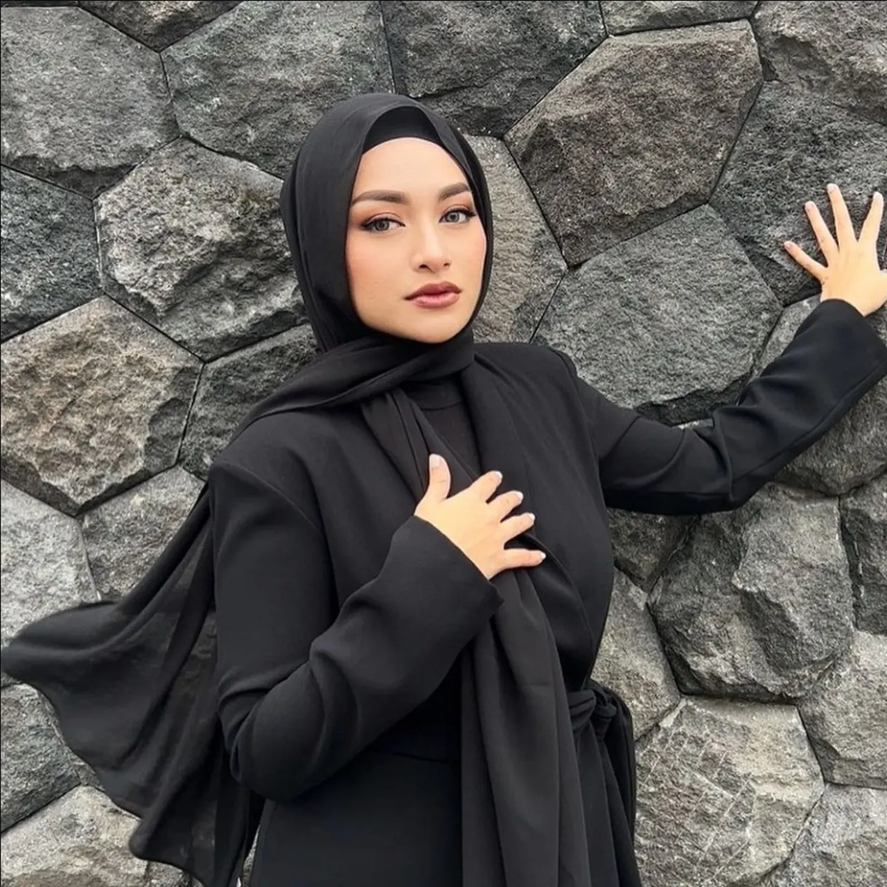 6 Artis Mualaf Ini Diizinkan Keluarga Pindah Agama, Mahalini Didukung ...
