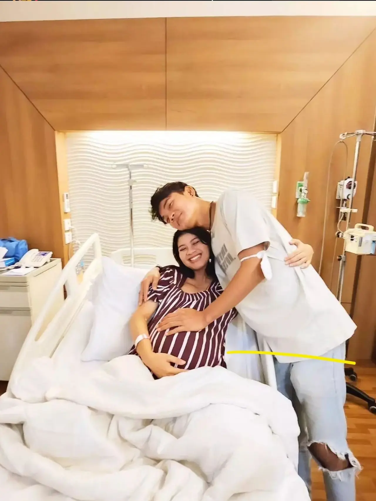 7 Potret Nabila Maharani Melahirkan Anak Pertama, Tri Suaka Jadi Ayah Siaga - Hot Liputan6.com