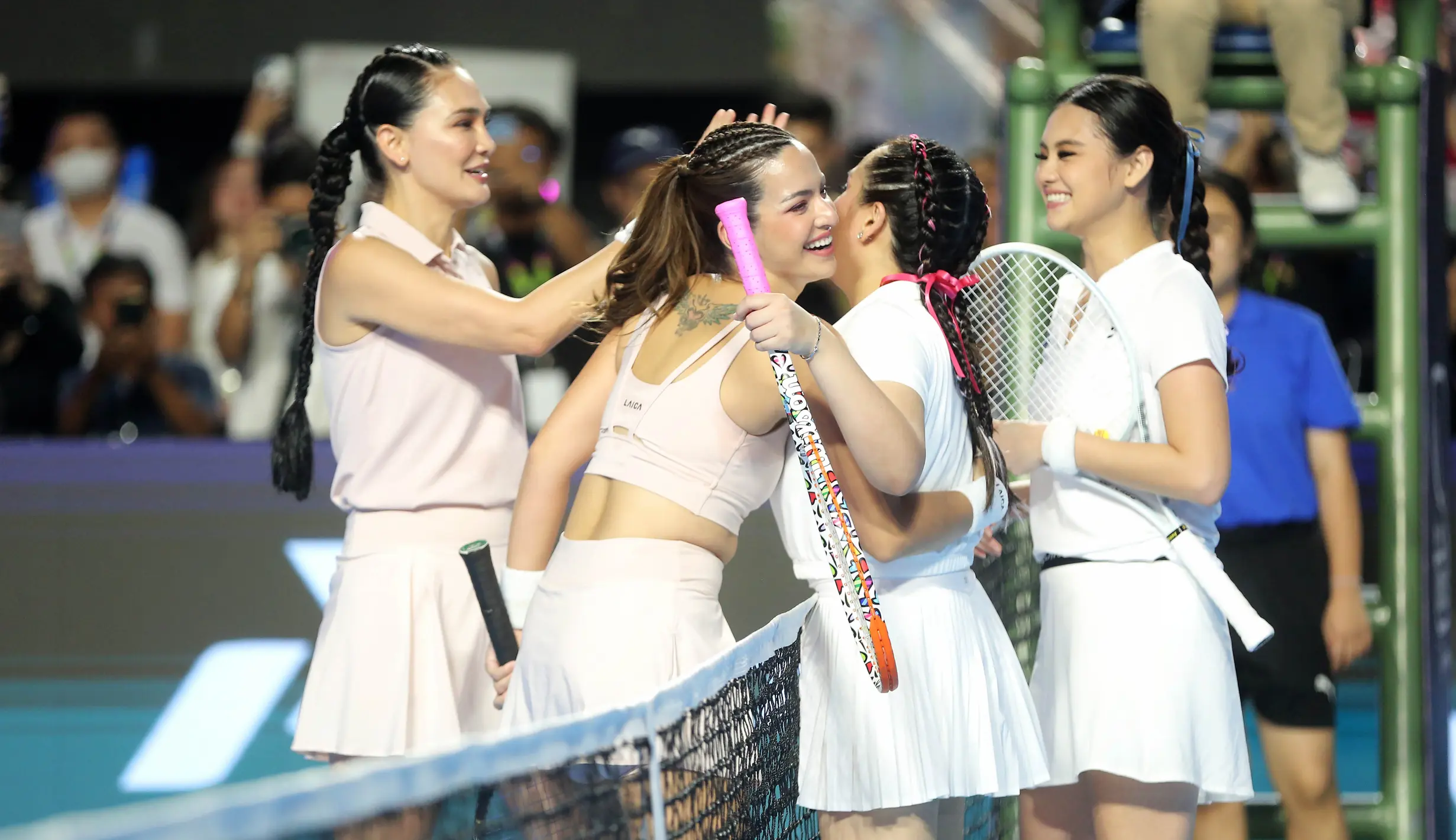 7 Potret Selebrasi Luna Maya dan Nia Ramadhani saat Menang di Lagi-Lagi Tenis - Photo Fimela.com