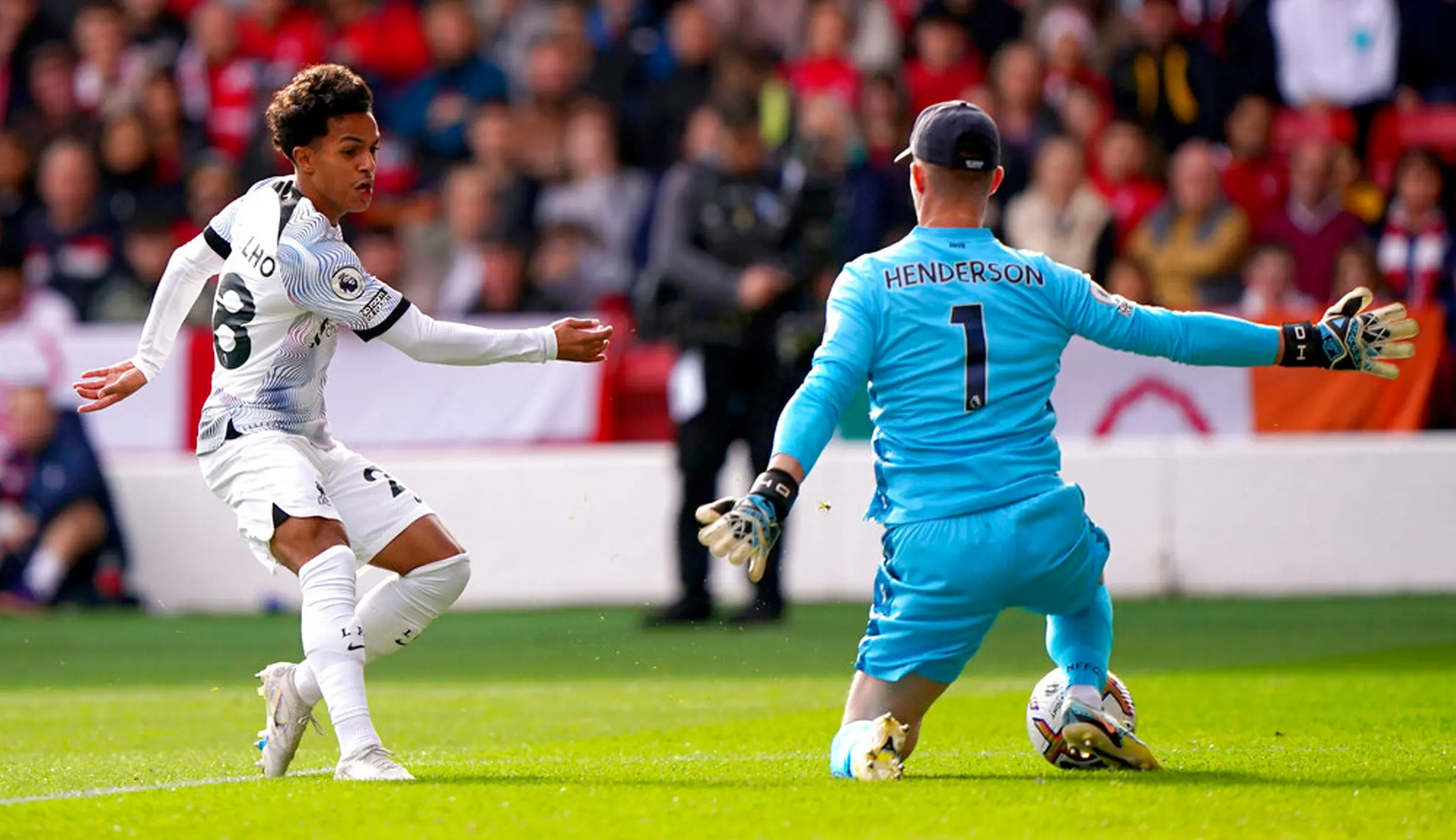 Liverpool Dipermalukan Nottingham Forest di Liga Inggris - Foto Liputan6.com