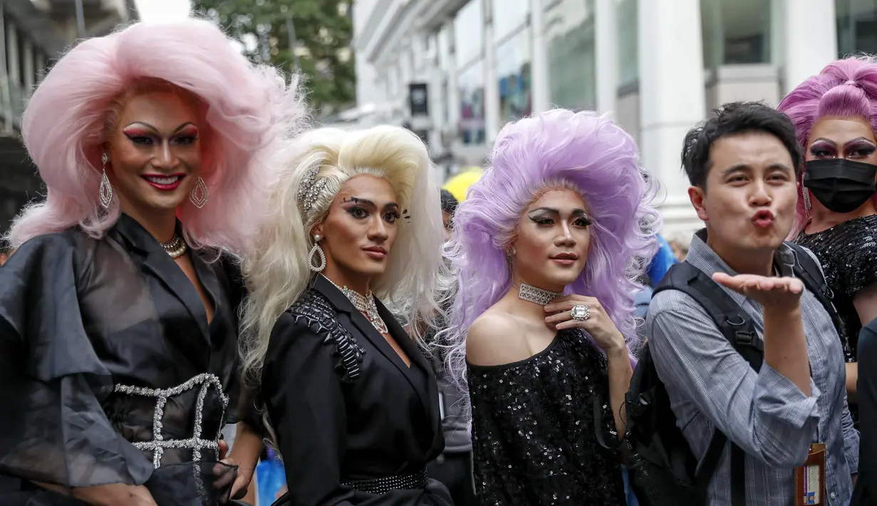 FOTO: Gaya Para LGBT Thailand saat Ikut Demo - Foto Liputan6.com