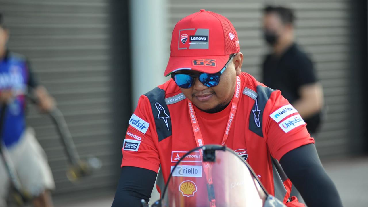 Selebgram Papa Blar Touring Keliling Indonesia Pakai Ducati, Salurkan ...