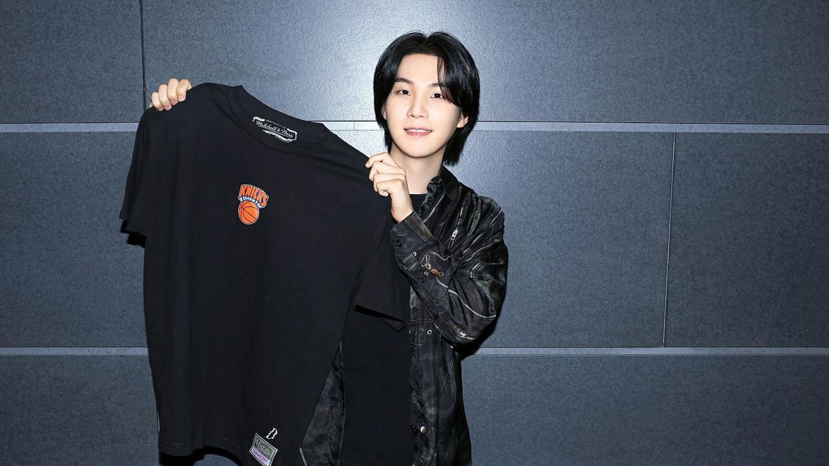 Suga BTS Ikut Rancang Merchandise 6 Klub NBA - Bola Liputan6.com