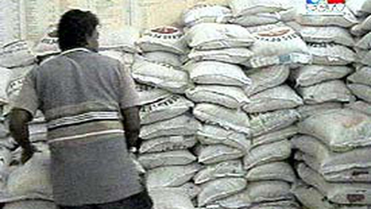 Pembagian Raskin di Musibanyuasin Terhambat Banjir - News Liputan6.com