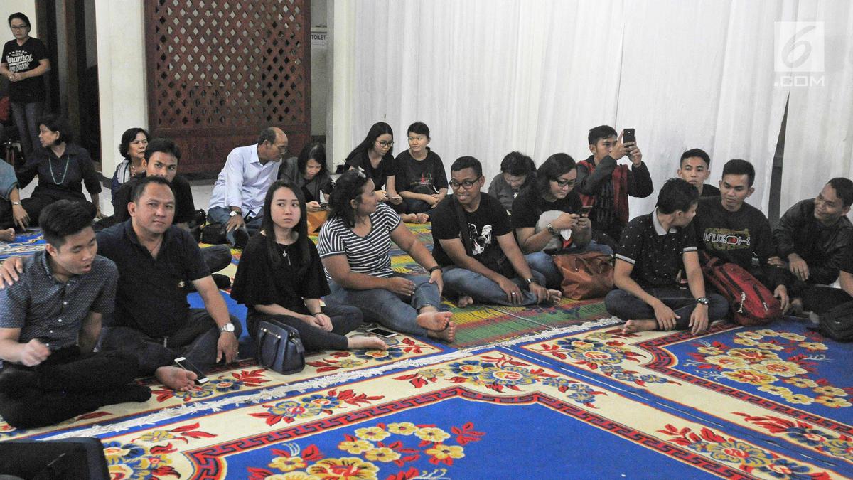 FOTO: Begini Suasana Rumah Duka Aktor Laga Advent Bangun - Foto Liputan6.com