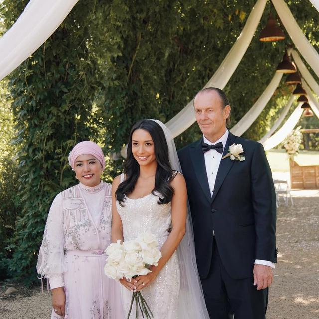 6 Potret Pernikahan Annisa Rawles Kakak Amanda Rawles, Digelar di Australia