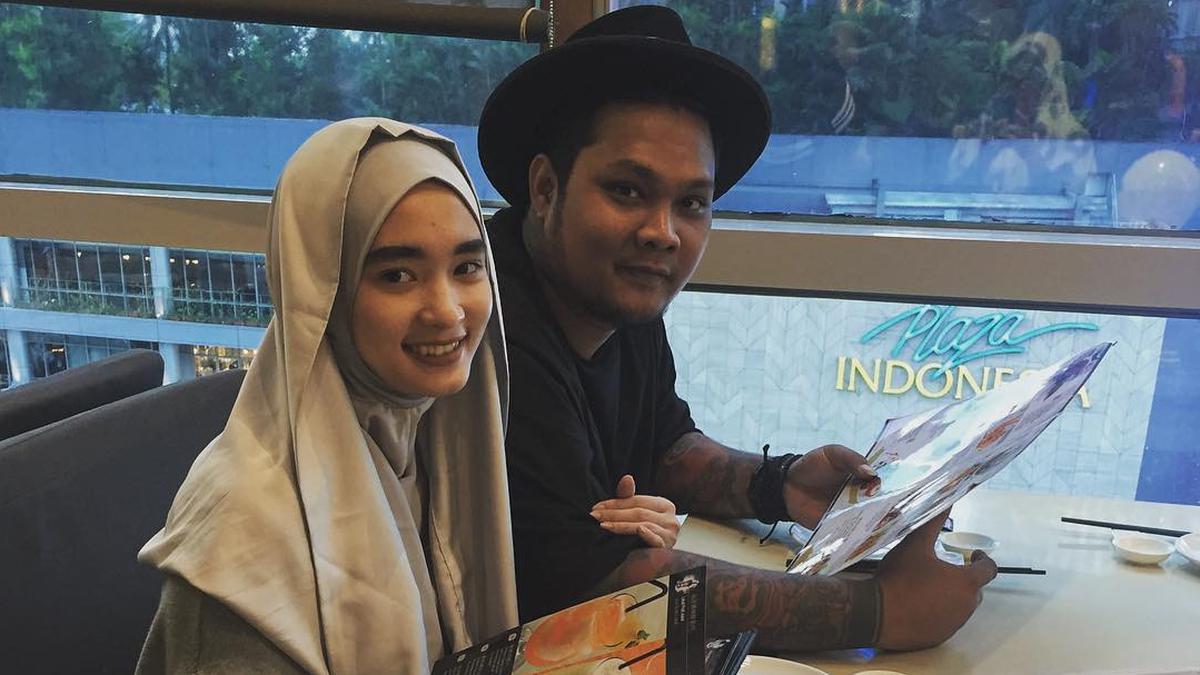 Fotonya Tanpa Hijab Disebar Kekasih ART, Istri Virgoun Minta Bantuan Polisi - ShowBiz Liputan6.com