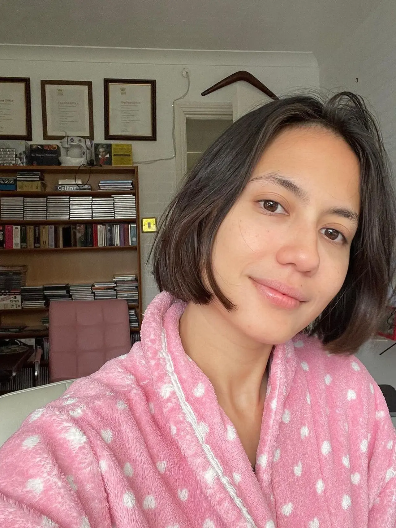 7 Potret Bare Face Pevita Pearce, Wajah Glowing dan Cantik Alami Jadi ...