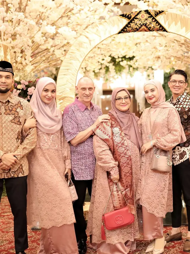 6 Potret Zaskia dan Shireen Sungkar Kondangan Bareng, Kompak dengan ...