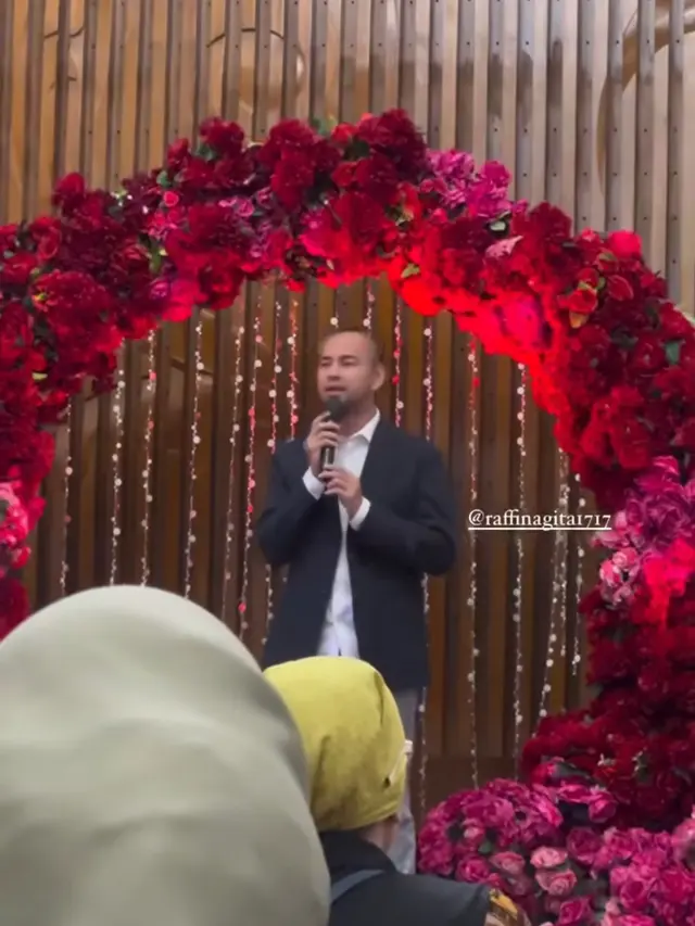 7 Potret Tasyakuran Rieta Amilia Pulang Haji, Digelar di Hotel Bintang ...