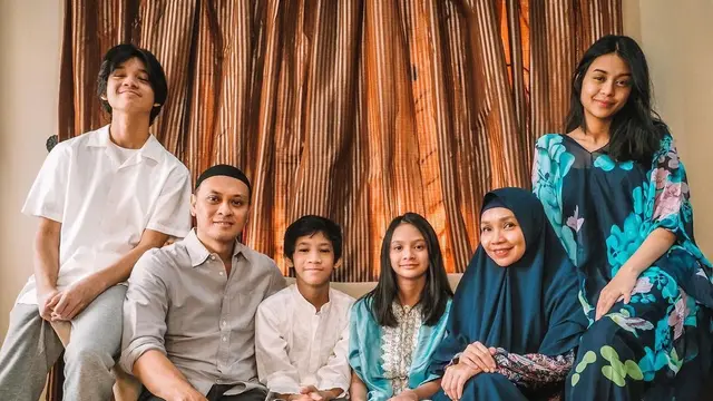 Jarang Terekspos, Ini 6 Potret Kebersamaan Andra Dewa 19 dan Putri ...