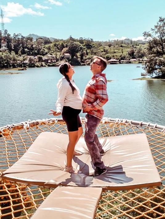 FOTO: Hamil Besar, Marissa Jeffryna Kian Menawan - Foto Liputan6.com
