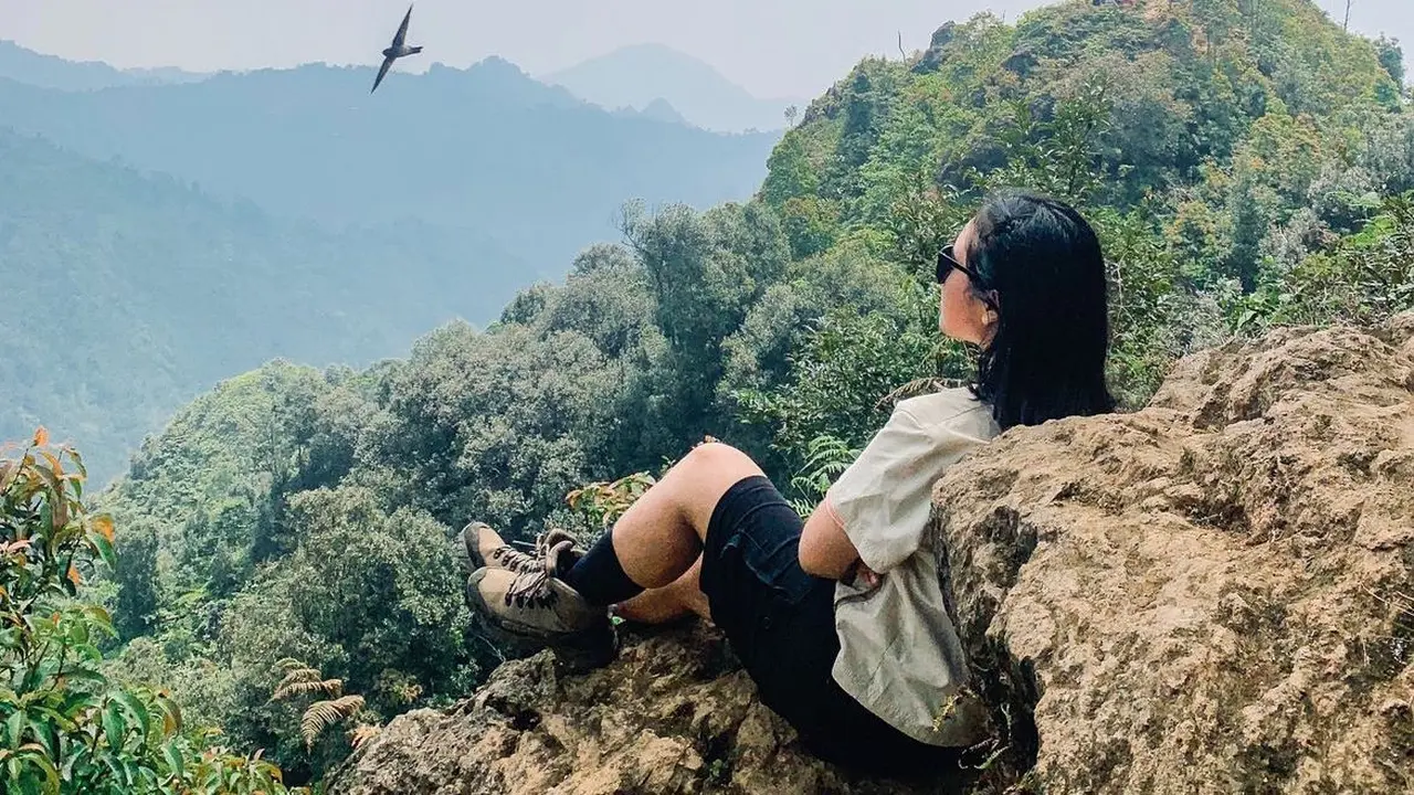 6 Fakta Menarik Gunung Kuta, Objek Wisata Favorit Trekking di Sentul ...