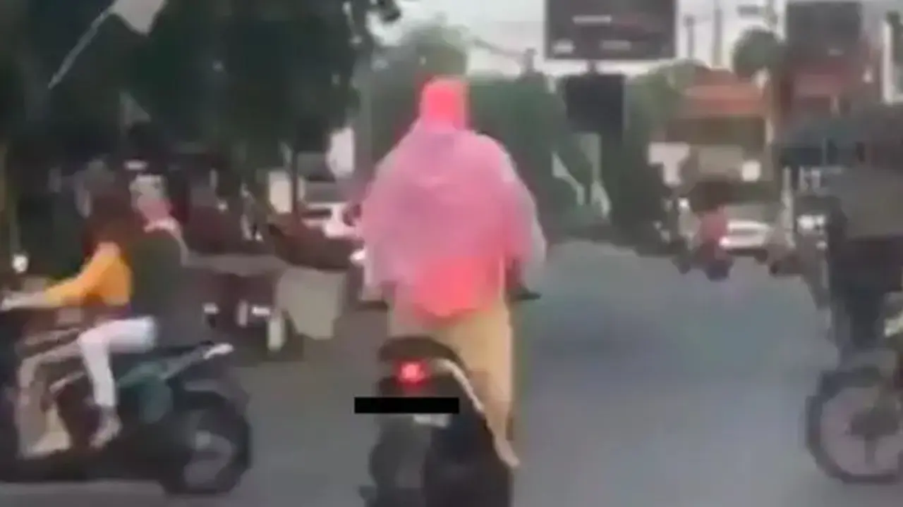 7 Kelakuan Lucu Emak-Emak di Jalan Raya, Bikin Ngakak Sekaligus Geleng-Geleng Kepala - Citizen6 ...