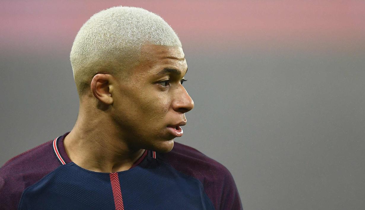 PHOTO: Ubah Warna Rambut, Bomber PSG Tampil Memukau - Foto Liputan6.com