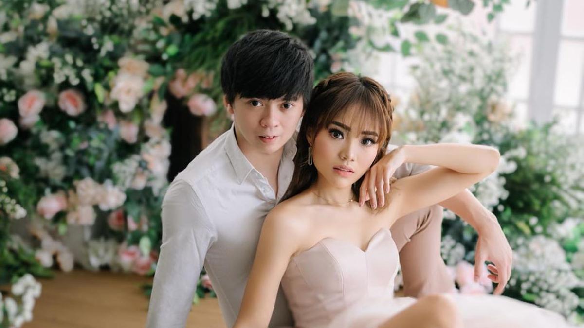 Steffy Chibi Eks Cherrybelle Menikah, Pamer Pose di Ranjang Bareng ...