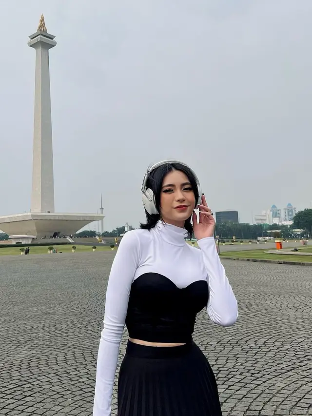 Menemani Ariel Tatum di Paris Fashion Week, Tamara Dai Janji pada Monas ...