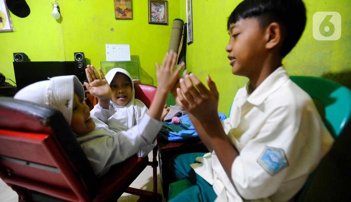 Potret Semangat Kembar Siam Al Dewi dan Al Putri Asal Garut