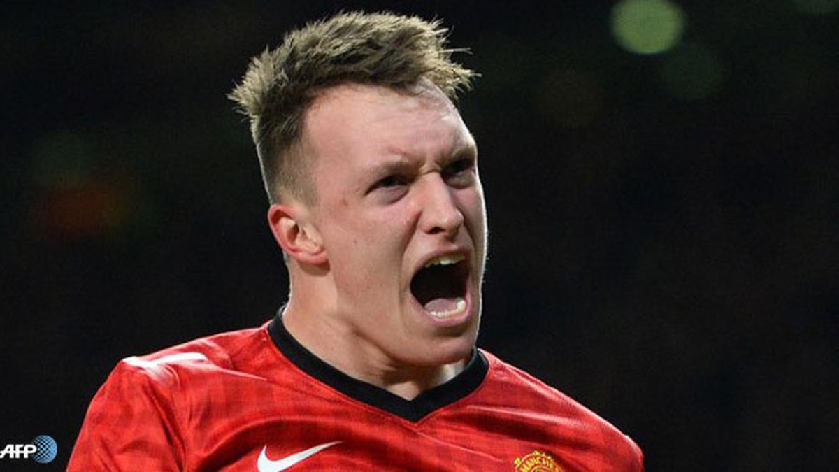 Phil Jones: MU Harus Bangkit - Bola Liputan6.com