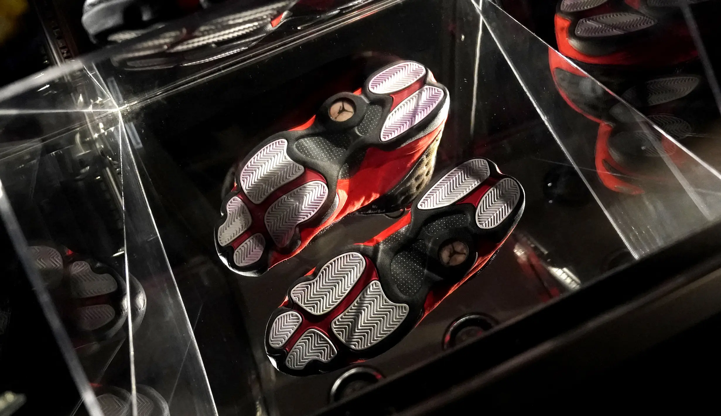 Sepatu Kets Michael Jordan Pecahkan Rekor Lelang, Laku Terjual Rp 33 ...