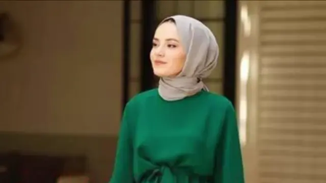 10 Warna Jilbab 2025 yang Bagus untuk Baju Hijau Botol, Cocok Berbagai Jenis Kulit - Islami ...