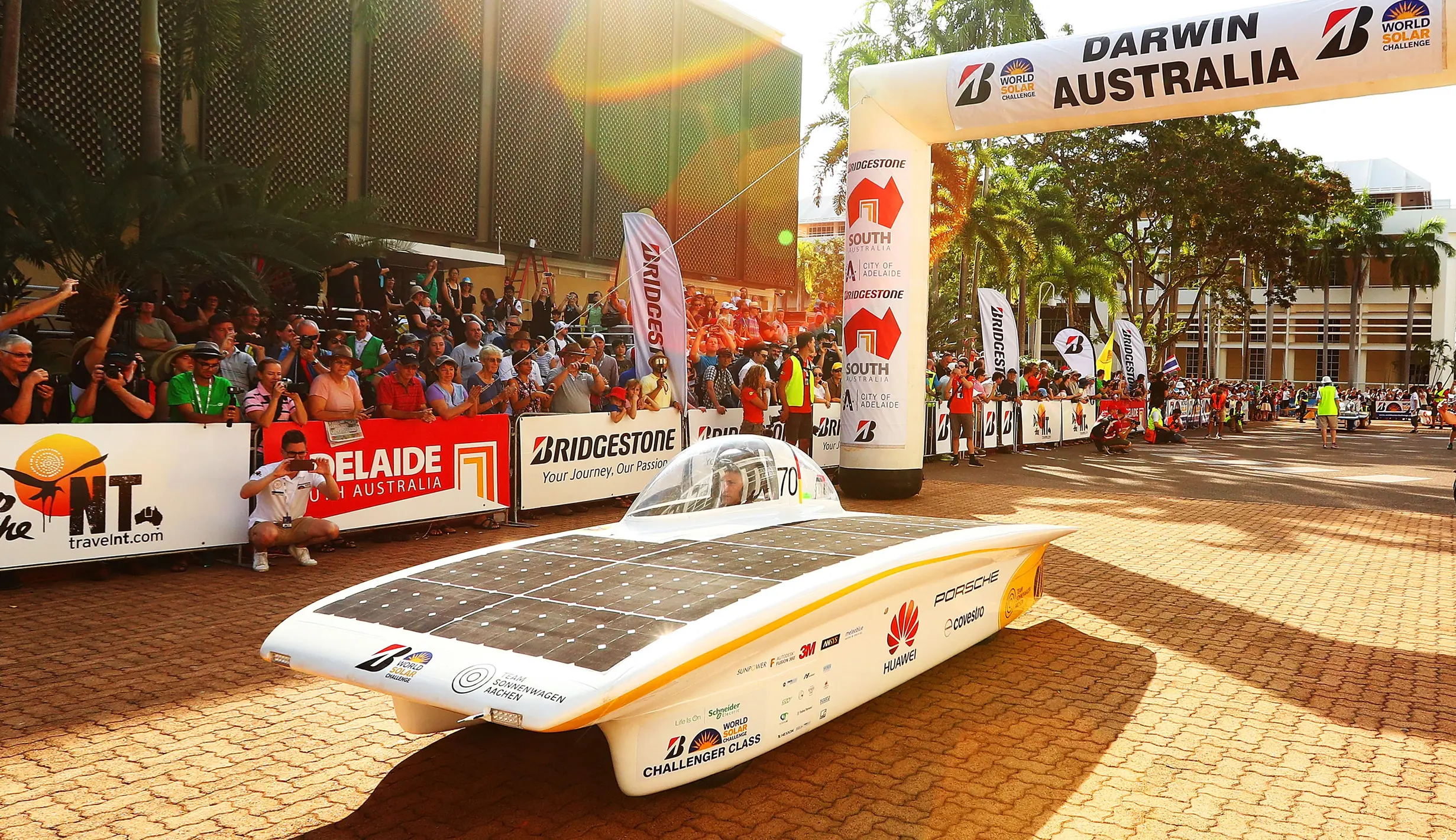 PHOTO: Mobil Tenaga Surya Berbagai Negara Unjuk Kecepatan di Australia ...