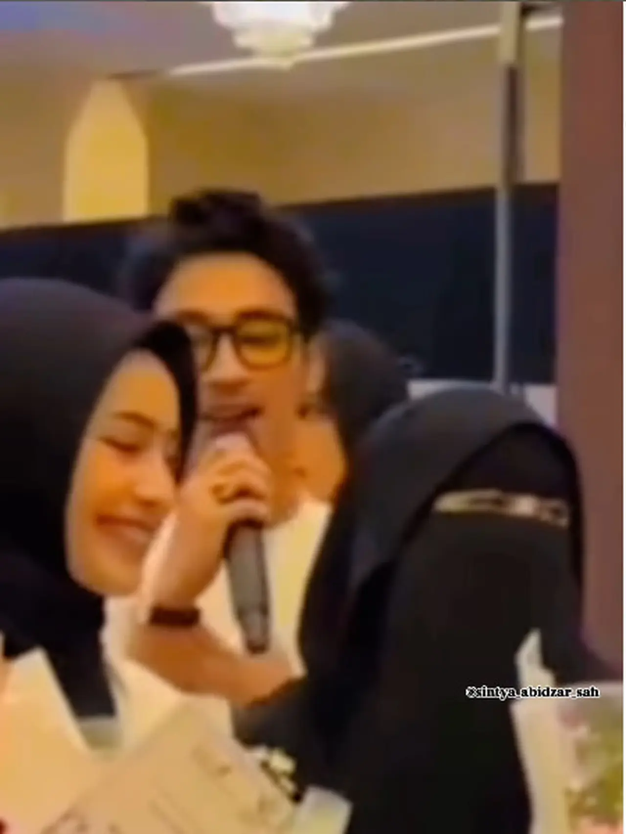 6 Potret Kedekatan Umi Pipik dan Sintya Marisca, Sering Saling Berkirim ...