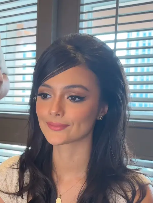 Potret Gaya Rambut Klasik Era 60-an Amanda Rawles, Makin Mirip Bule ...