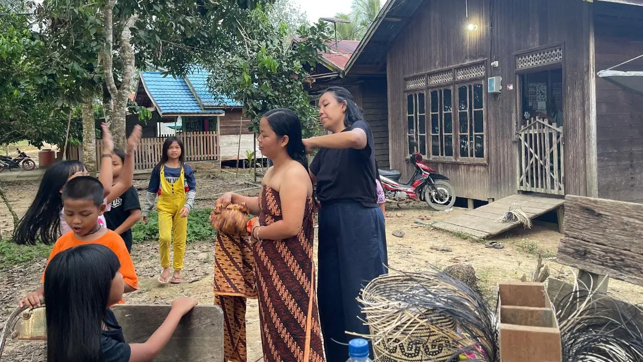 Kisah Aini Abdul, Berjuang Memberdayakan Perempuan Suku Dayak Melalui ...