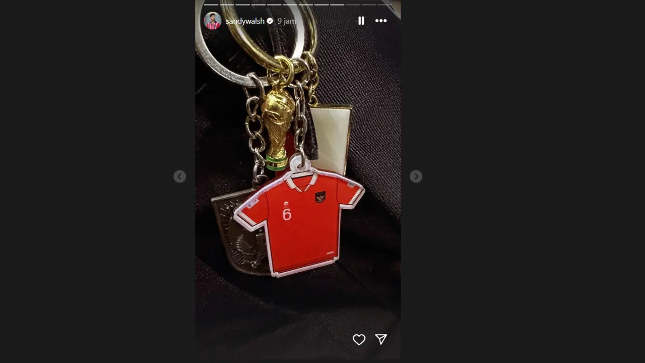 Timnas Indonesia Menang vs Arab Saudi, Sandy Walsh Posting Trofi Piala ...