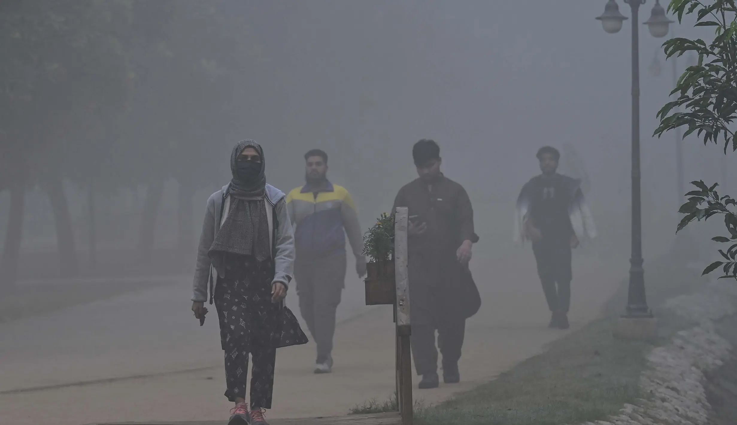 Polusi Udara di Lahore Pakistan Kian Parah, Sekolah-sekolah Diliburkan ...