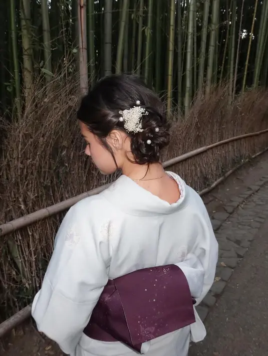 Potret Maria Theodore Pacar Jefri Nichol Pakai Kimono, Parasnya Bak ...