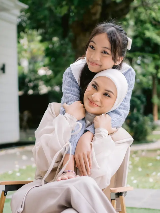 Kini Jadi Anak Zumi Zola, Ini 6 Potret Illiyyuna Kamila Rais Buah Hati ...