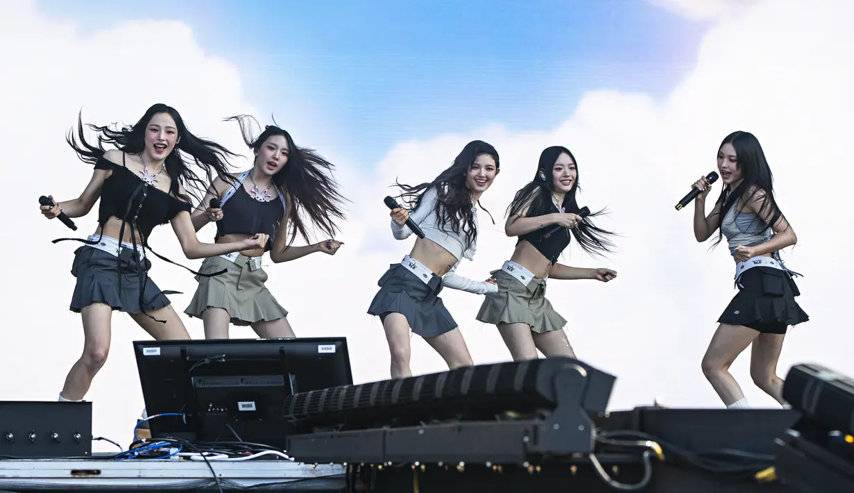 Penampilan Memukau NewJeans, Grup K-Pop Pertama yang Tampil di Lollapalooza - Foto Liputan6.com