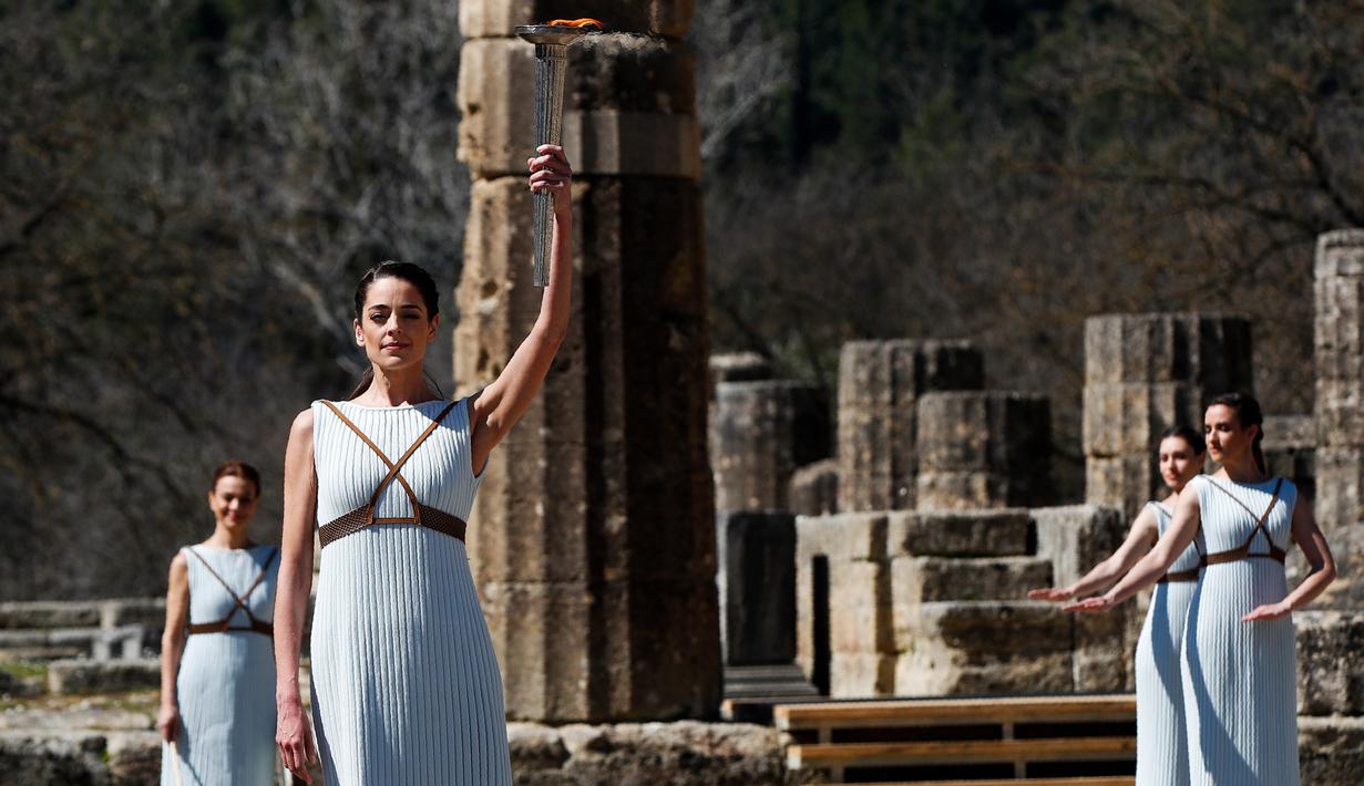 FOTO: Obor Olimpiade Tokyo 2020 Dinyalakan di Yunani - Foto Liputan6.com