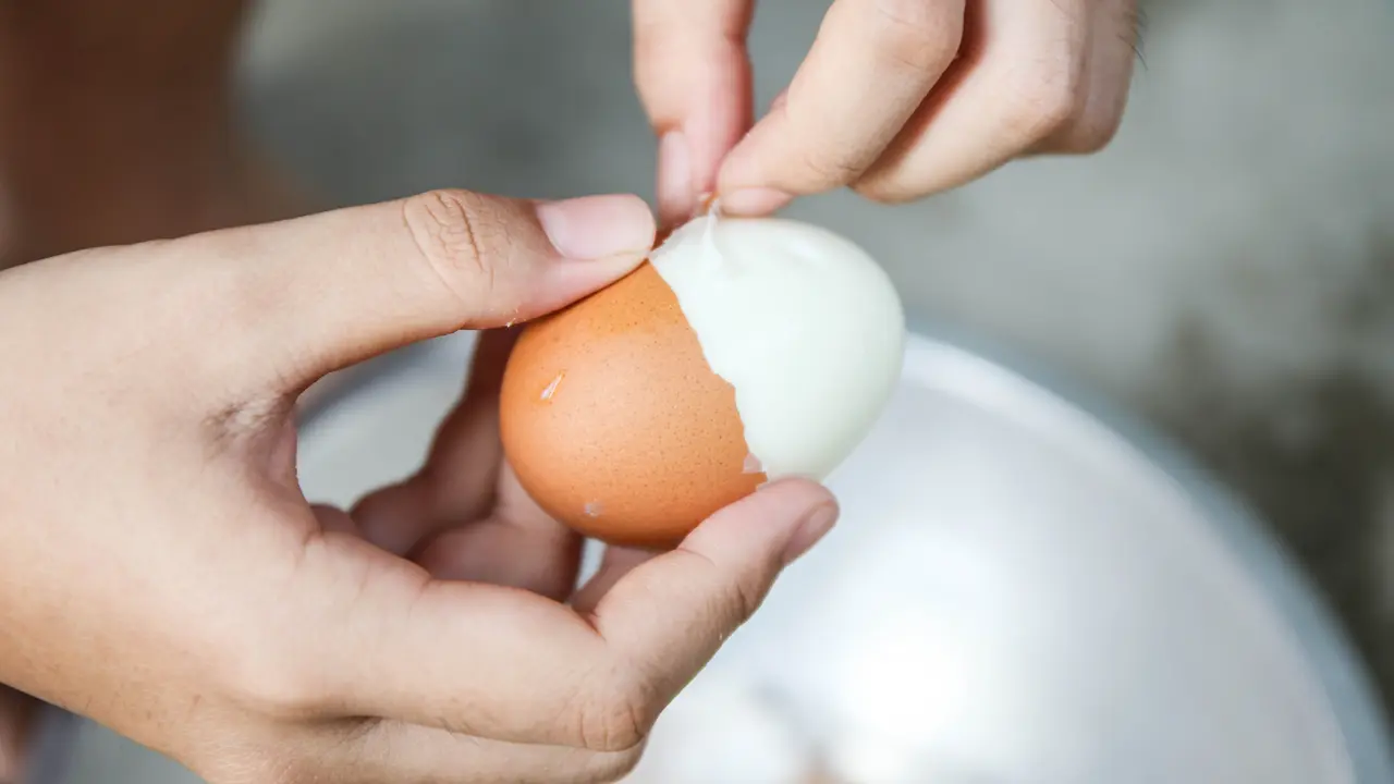 Berapa Menit Merebus Telur Setengah Matang? - Food Fimela.com