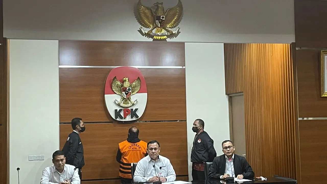 KPK Tahan Bupati Mamberamo Tengah Ricky Ham Pagawak - News Liputan6.com
