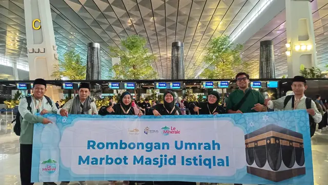 Wujudkan Impian Penjaga Rumah Ibadah, Le Minerale Berangkatkan Umrah ...