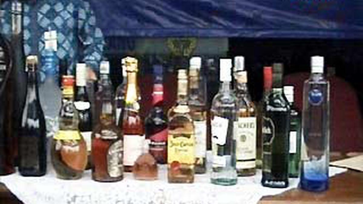 Ratusan Ribu Botol Miras Disita - News Liputan6.com