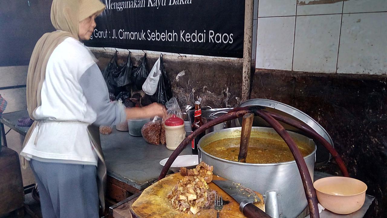 Mencicipi Nikmatnya Soto Ahri, Kuliner Legendaris di Garut