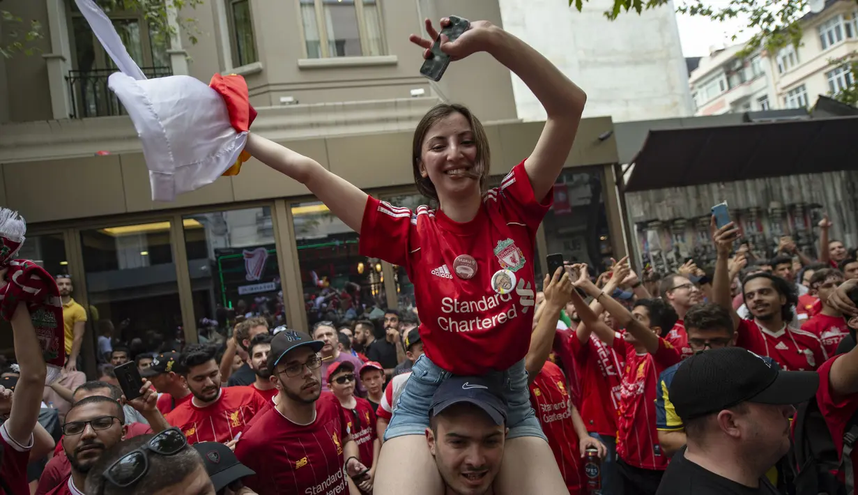 FOTO: Deretan Fans Cantik Liverpool di Piala Super Eropa - Foto ...