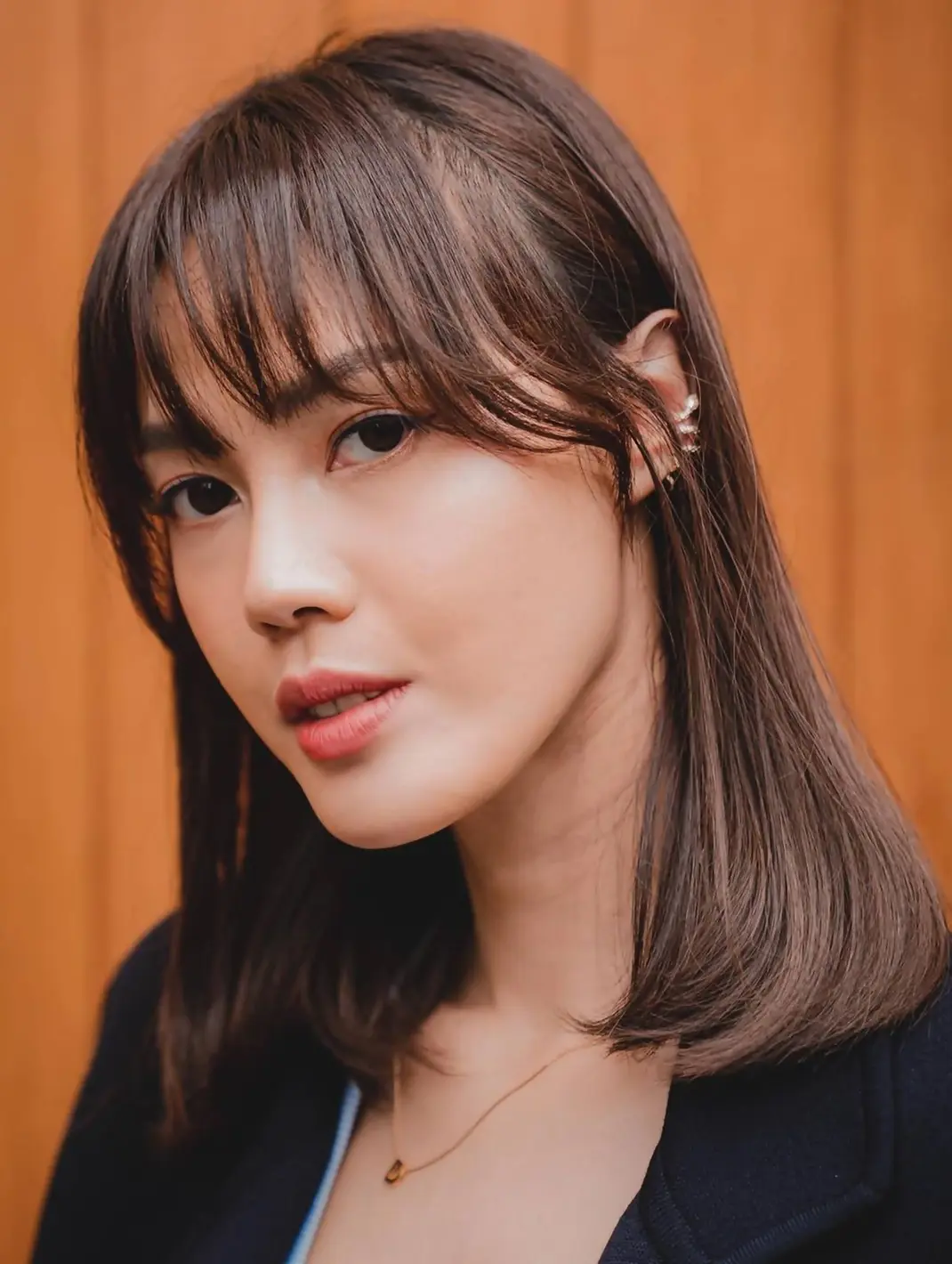 Makin Menawan, Ini Potret Della Dartyan yang Tampil Berponi - Foto ...