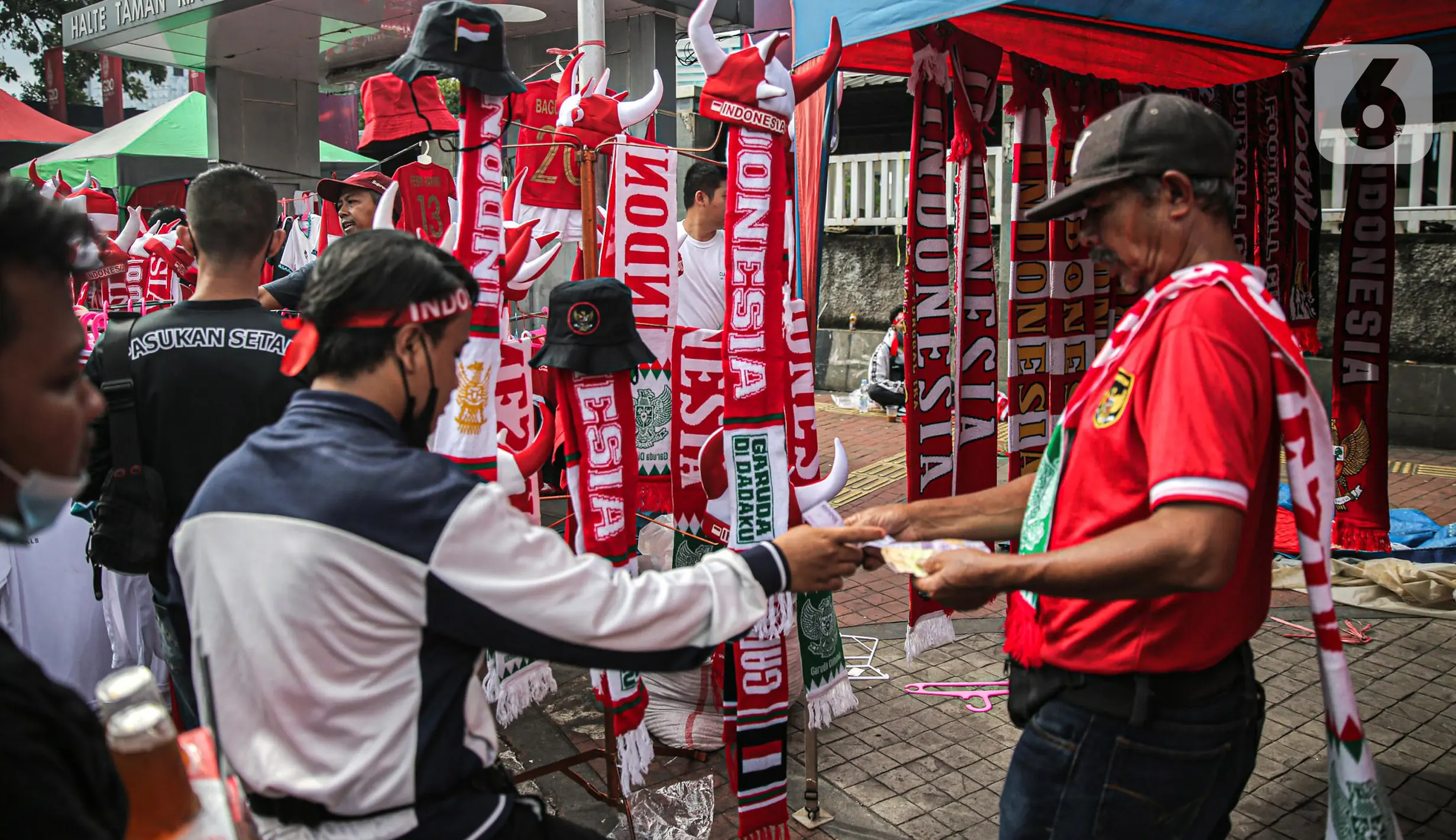 Jelang Lawan Thailand di AFF 2022, Jersey dan Atribut Timnas Indonesia ...