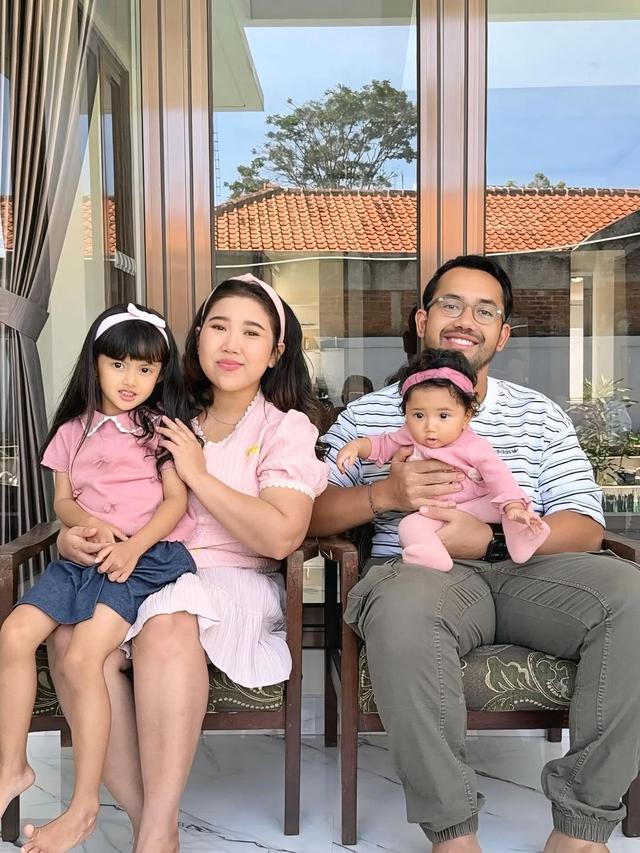 7 Potret Anak Kiky Saputri, Baby Kayya Tumbuh Sehat dan Menggemaskan